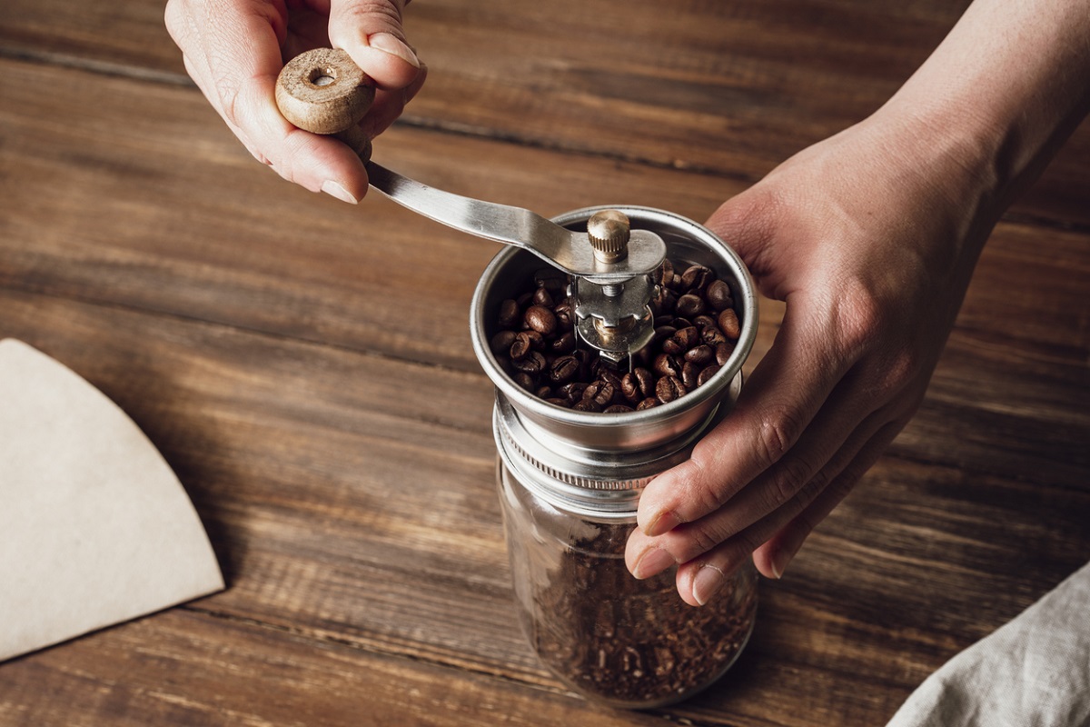 Molinillo de café eléctrico o manual, ¿cuál comprar? - Euronics